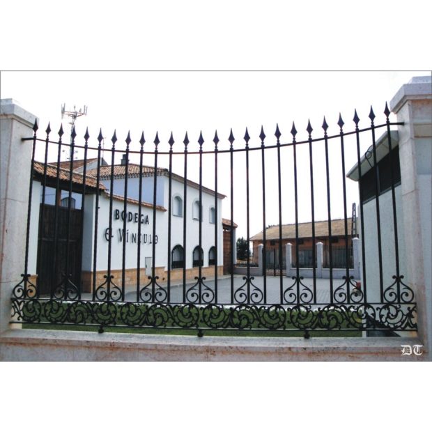 5026 Verja para bodega con solera inferior de hierro - Forja Domingo ...